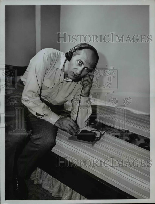 1962 Press Photo Robert Ellin Transmits Secret Information Via Radio ...