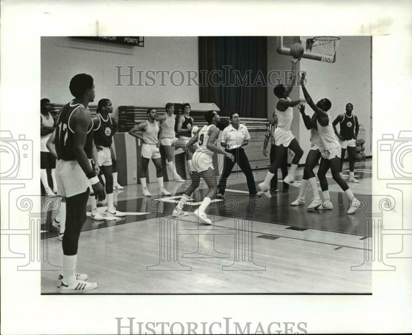 1982 Press Photo Cavs workout at Lakeland Community College - cvb64298 ...
