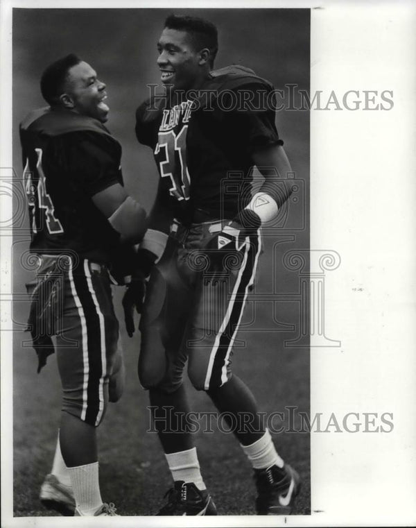1989 Press Photo Kelvin Hines and Frank Andrews Share a Joke During Pr ...