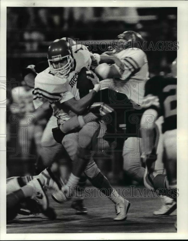 1986 Press Photo Brecksville QB Mike Albrecht is stopped by the midpar ...