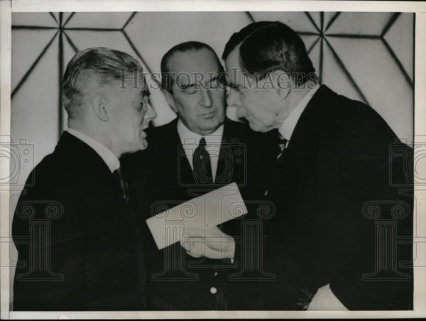 1940 Press Photo Lord Nuffeild, Mr.S.M.Bruce and Lord Trenchard at Lon ...
