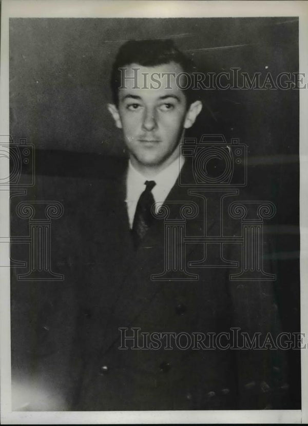 1939 Press Photo James Smith son of fugitive LSU President waits to te ...