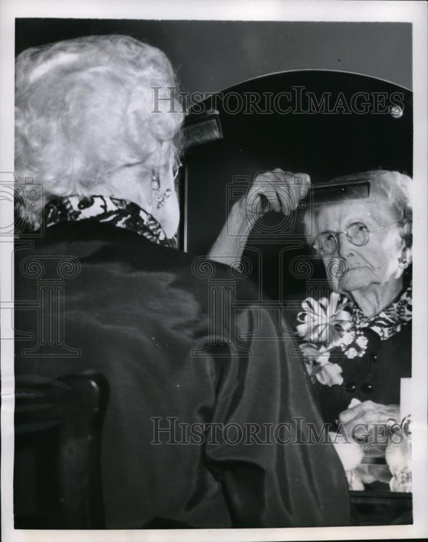 1955 Press Photo New York Catherine Horan, Mary Manning Walsh home tur ...