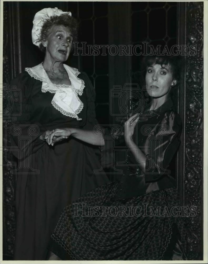 1987 Press Photo Elizabeth (Elizabeth Ball) & mistress (Maryann Nagel ...