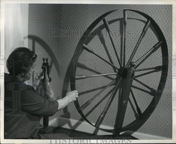 1965 Press Photo Mrs. Ake Holds Flax Wheel in a Firestone Homestead Be ...