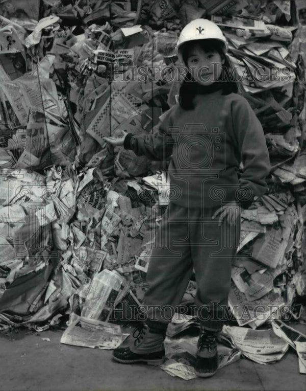 Press Photo Piles of newspaper tower over 13 year old Stephanie Yu - c ...