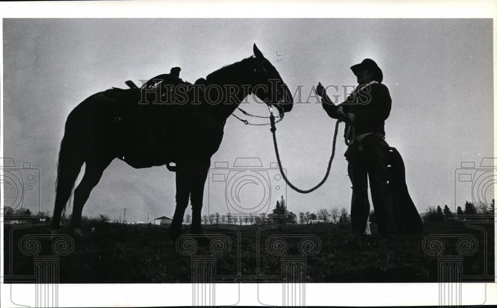 1991 Press Photo A trained horse, Cat and his owner Bob McMurray - spa ...