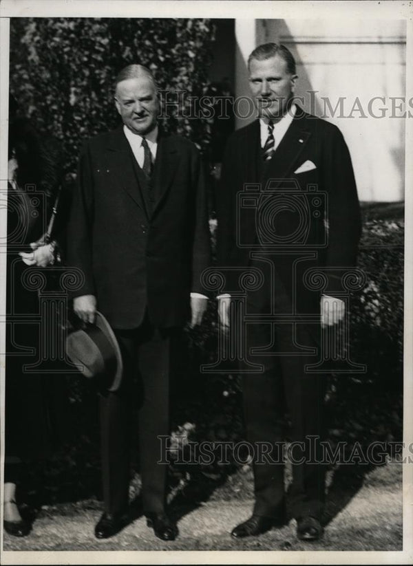 1932 Press Photo President Hoover greets Commander Charles Hahn Jr of ...