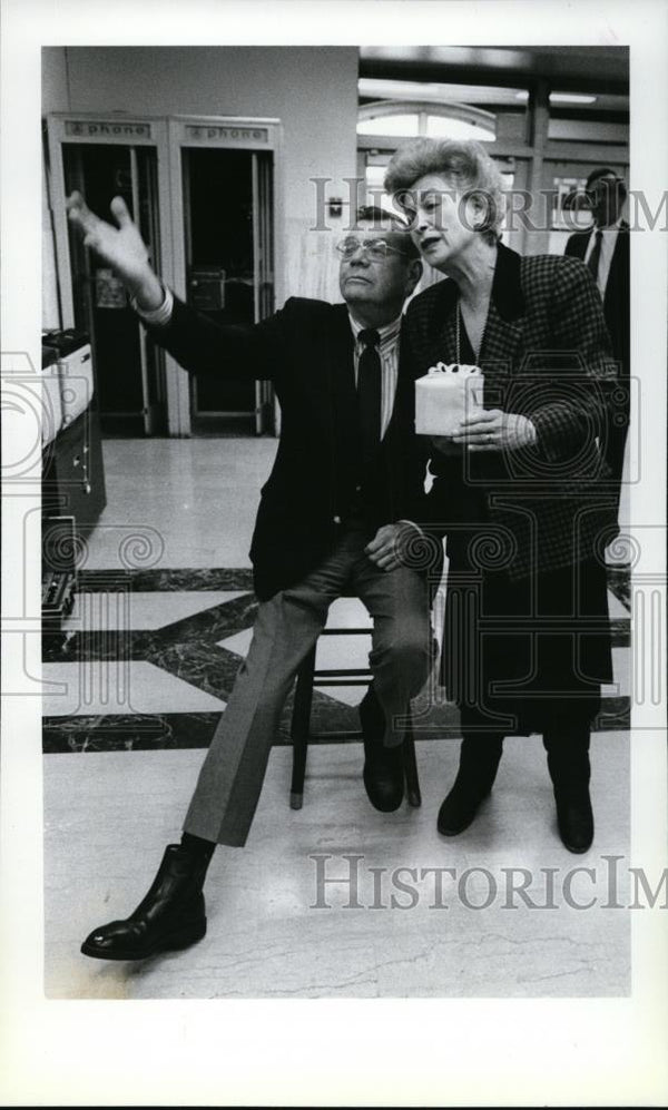 1988 Press Photo County Commission Keith Shepard and Mayor Vicki McNei ...
