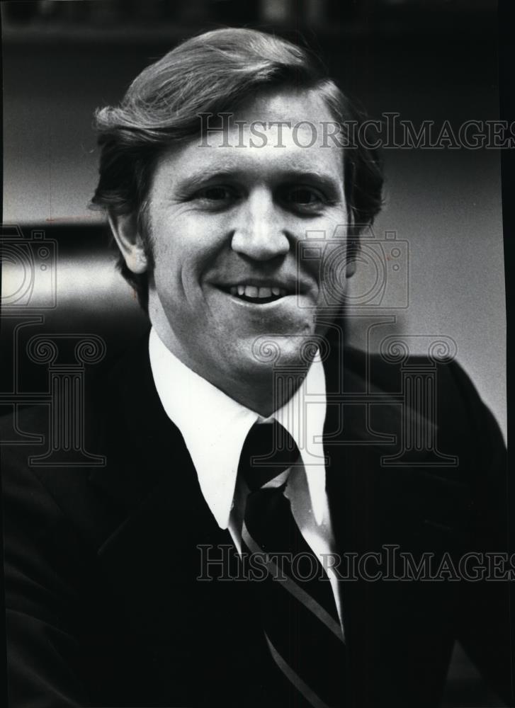 1982 Press Photo Congressman Vance Hartke - spa26493 - Historic Images