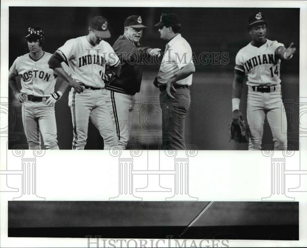 1988 Press Photo Doc Edwards argues with 2nd base umpire Tim Welke ...