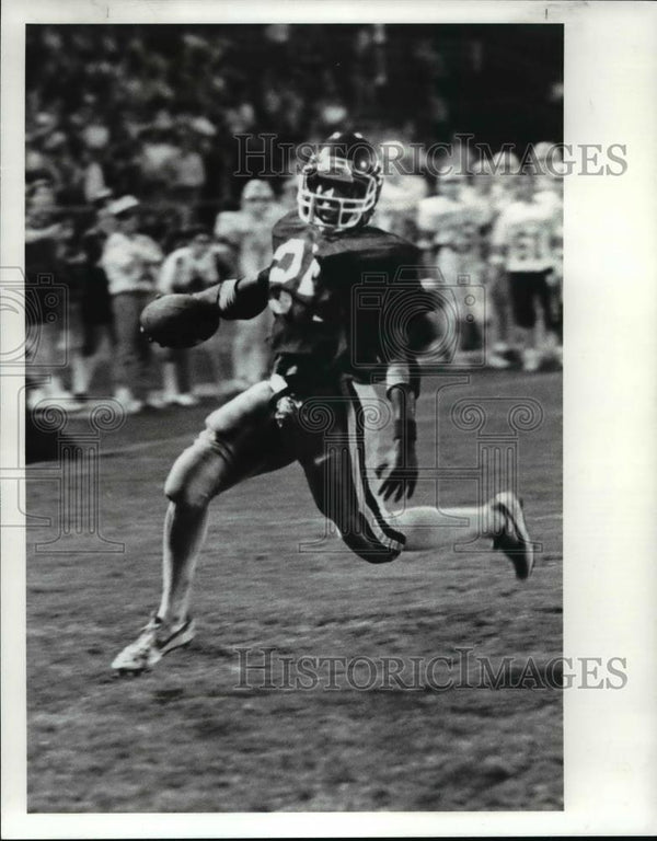 1986 Press Photo P. J. Allen Runs Around the End for the Only TD - cvb ...