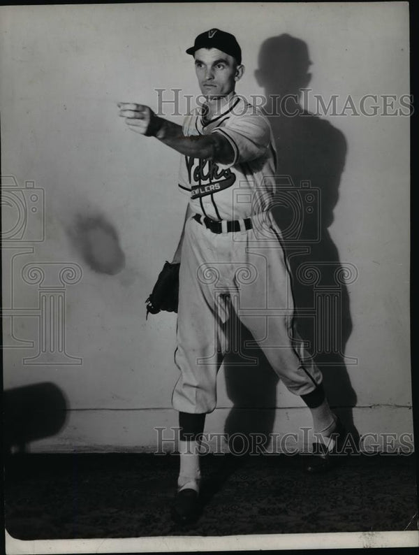 1946 Press Photo George (Lefty) Chakan, Volk Jewele Pitcher, Class A ...