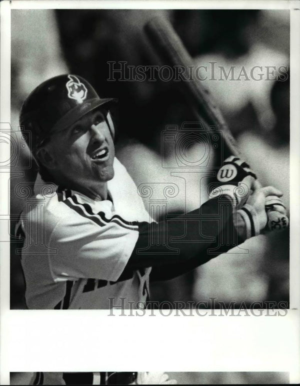 1990 Press Photo Mitch Webster watches a hit in Tucson - cvb64696 ...