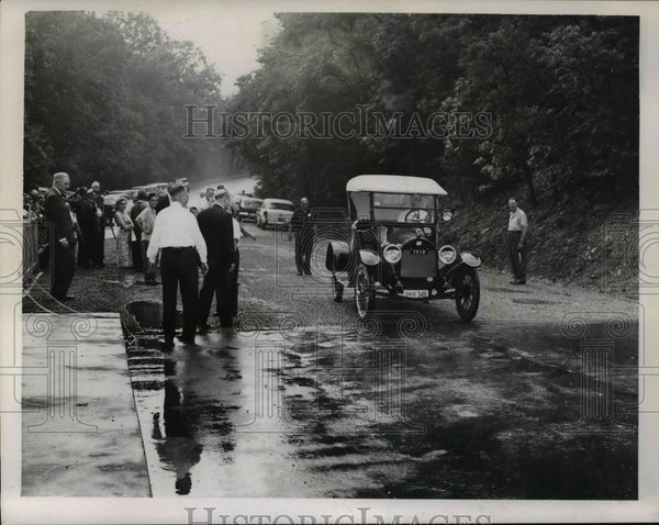 1963 Press Photo Historical Buick first car crossing scenic bridge - c ...