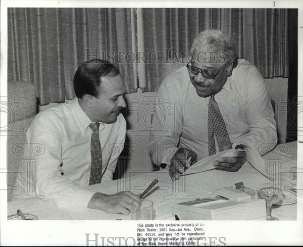 1988 Press Photo Gary Fitzsimmons and general manager Wayne Embry-Cavs ...