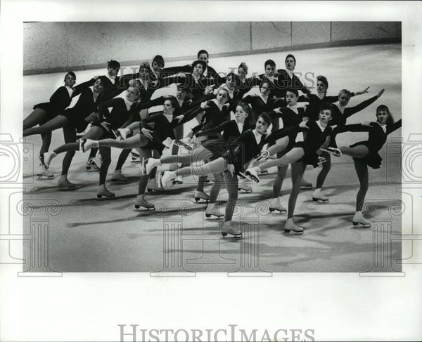 1991 Press Photo Goldenettes precision figure skating team. - cvb71110 ...