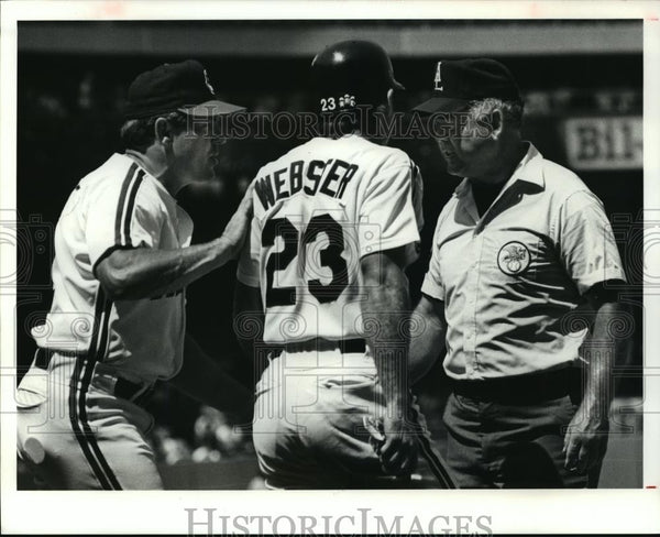 1990 Press Photo L-R: Mark Wiley, Mitch Webster & 1B umpire Dale Ford ...