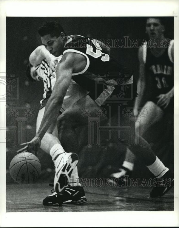 1990 Press Photo Brecksville Broadview Hts High vs Normandy High Baske ...