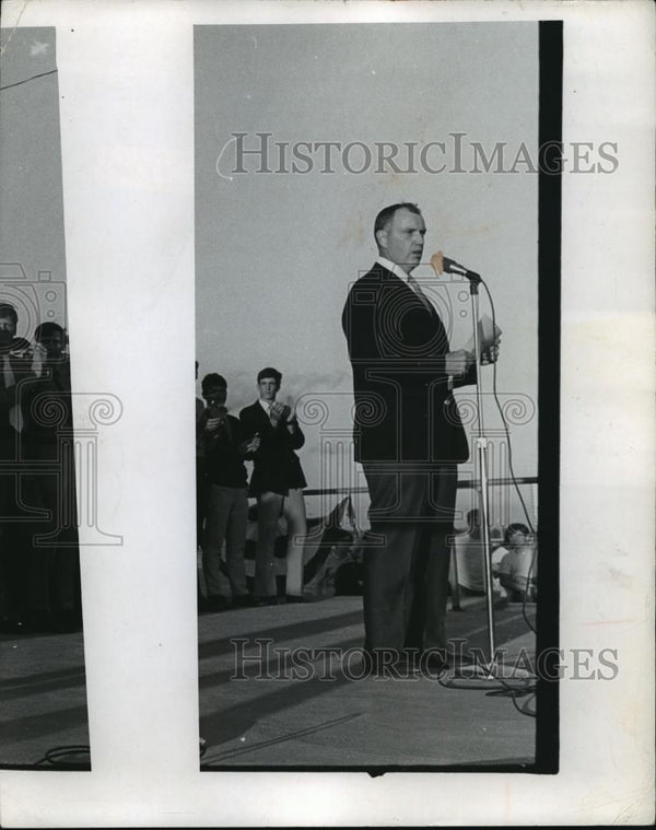 1970 Press Photo N. Olmsted coach Jerry Boggs - cvb72969 - Historic Images