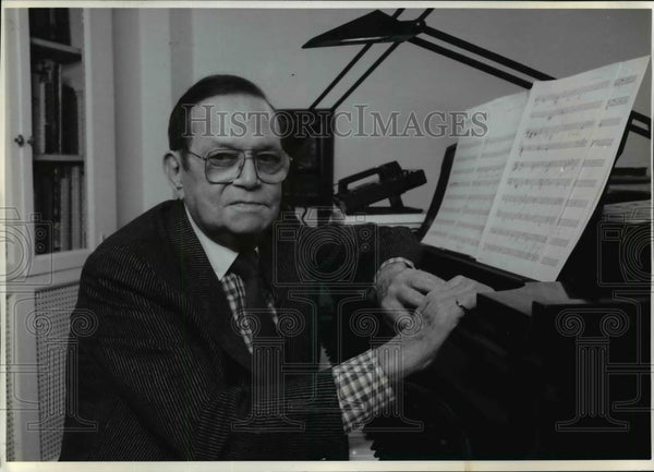 1991 Press Photo Composer Jule Styne in his New York apartment. - cvp9 ...