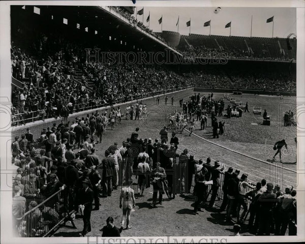De La Salle Institute wins mile prep relay at Penn Relays 1938 Vintage ...
