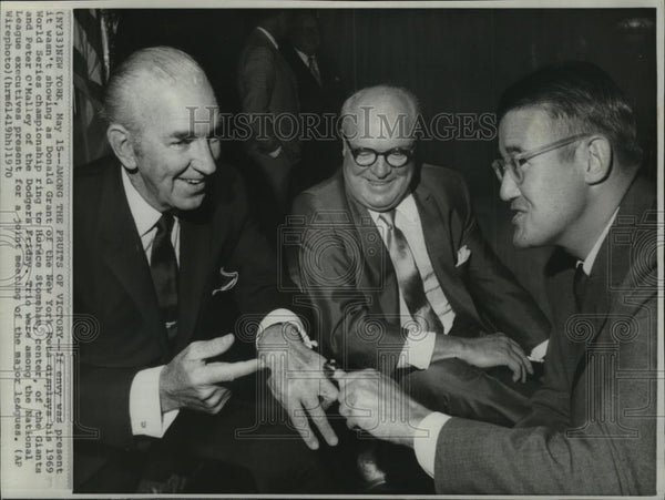 1970 Press Photo Donald Grant Shows Championship Ring to Horace Stoneh ...