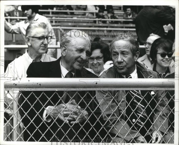 1972 Press Photo Gov. Frank Lausche and Stouffer at Cleveland Indian O ...
