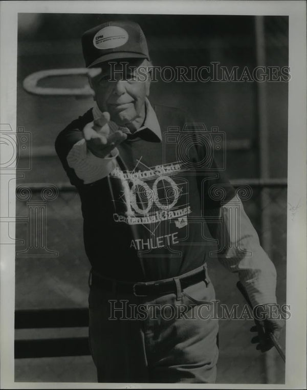 1989 Press Photo George Sala is ringing up ringers at 80 - spa34648 ...