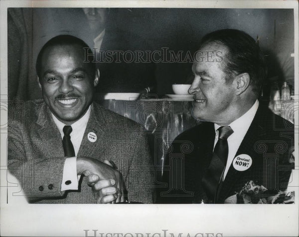 1968 Press Photo Mayor Carl B Stokes and Bob Hope in a Tribute to Hope ...