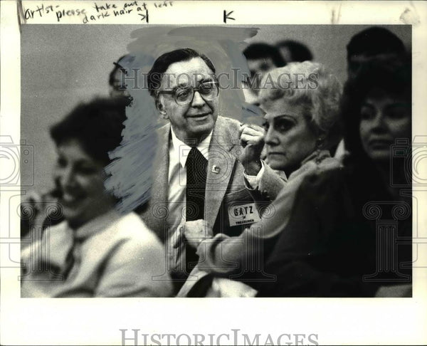 1984 Press Photo Mayor John Petruska waits for vote for Parma's new Tr ...