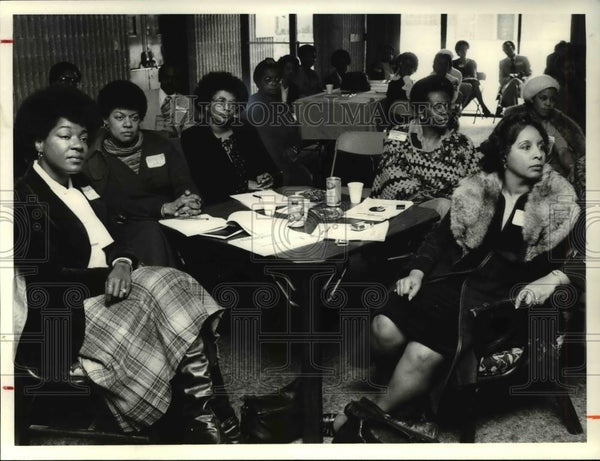 1980 Press Photo Participants listening to Dr Jamsetta Pettway in her ...