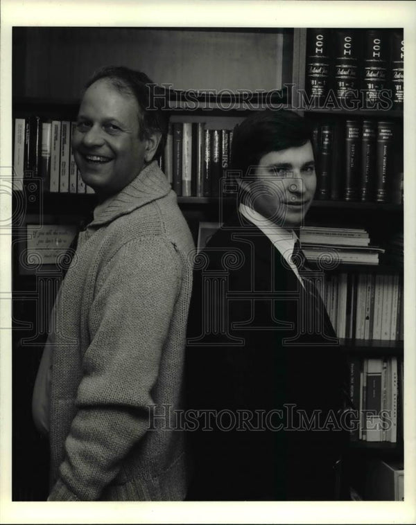 Press Photo William B. Mead and Paul Strassels, finance columnists - c ...