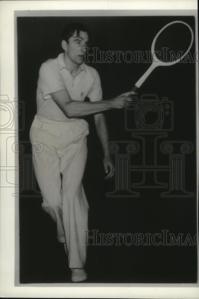 1937 Press Photo Fred Perry playing tennis. - cvb76928 - Historic Images