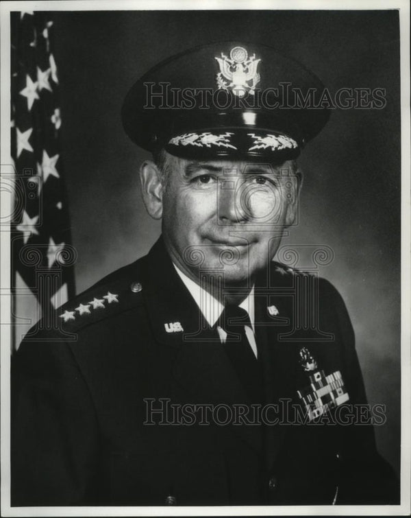 1945 Press Photo General Russell Dougherty, U.S. Strategic Air Command ...