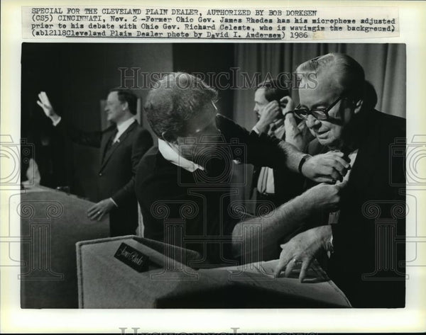 1986 Press Photo Ex-Gov James Rhodes before his debate with Gov. Richa ...