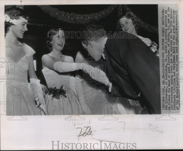 1951 Press Photo Bob Linderman kissed the hand of Anne Firestone, a de ...