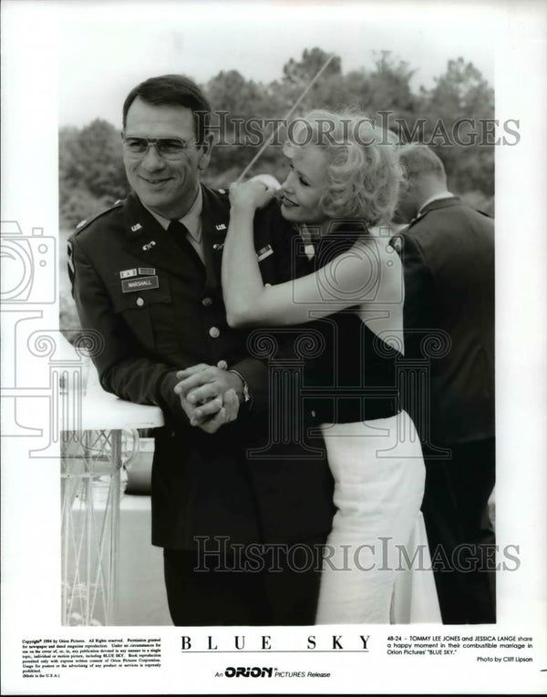 1994 Press Photo Tommy Lee Jones & Jessica Lange in Orion Pictures Blu ...