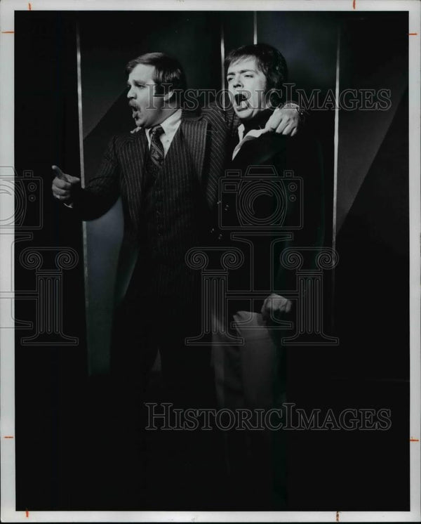 1976 Press Photo Cliff Bemis & Tom Fulton in play, "Has Anyone Here Fo ...