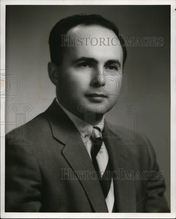 1957 Press Photo Mr Daniel W Shaps of The Halle Brothers Company - nef ...