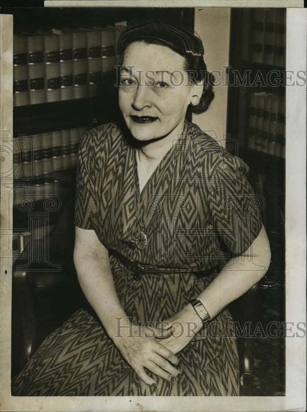 1956 Press Photo Mrs. Margaret Powell wins lawsuit against trolley com ...
