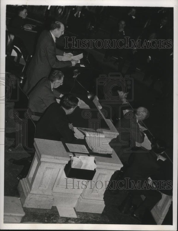 1945 Press Photo George J.Maurer delivers Pres.Roosevelt Message to Co ...