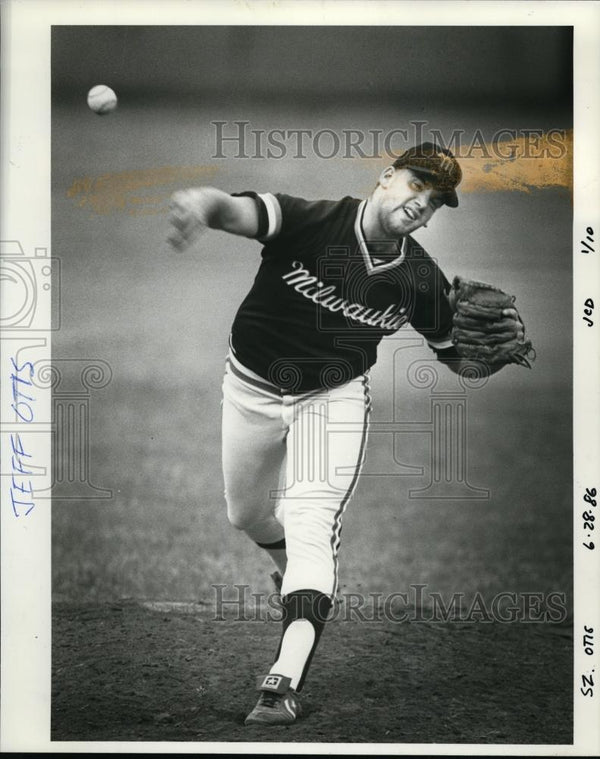 1986 Press Photo Jeff Otis, Pitcher, Milwaukie Merchant - orc00404 ...
