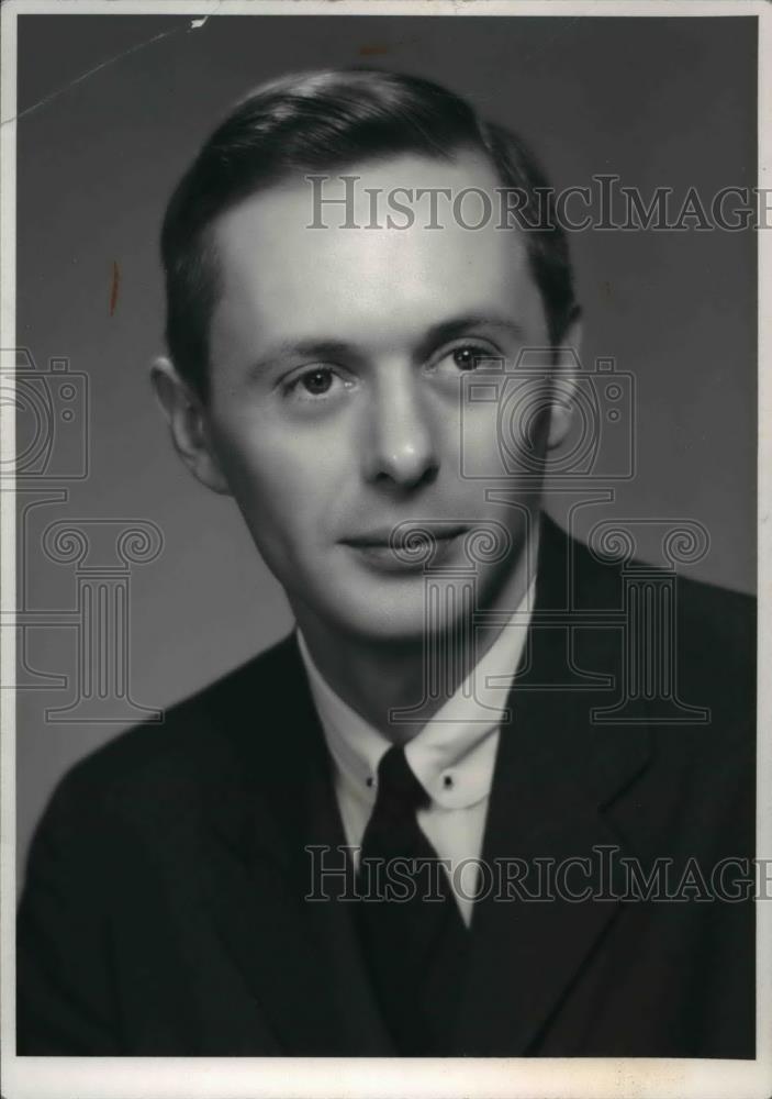 1961 Press Photo William W Farrington, head designer for the J Poulin ...