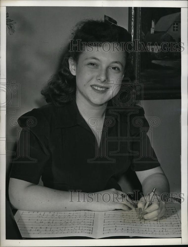 1942 Press Photo New York Lynne Rogers song writer Come On! Yankee Doo ...