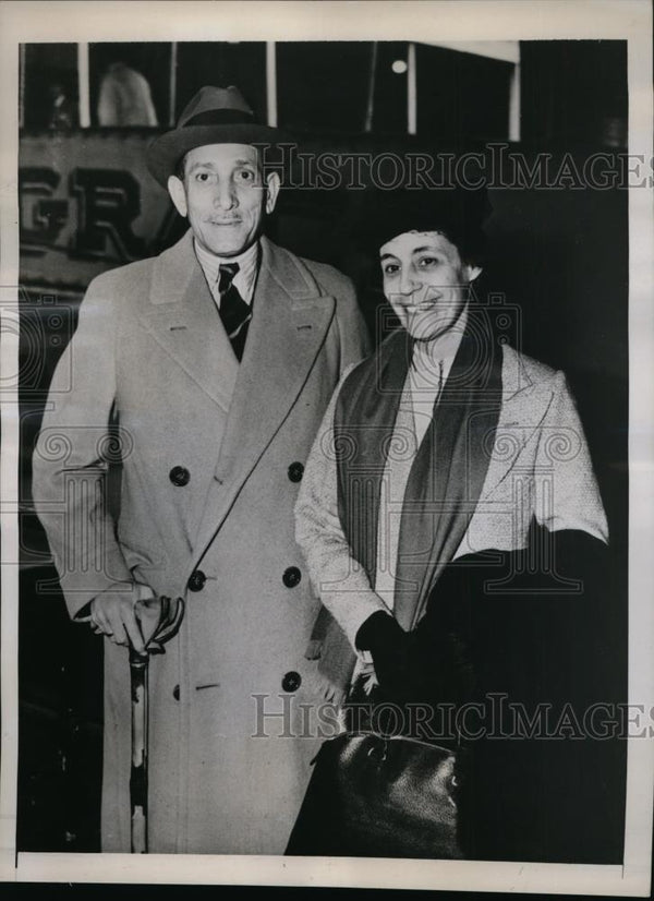 1938 Press Photo New York Col. Carlos Sanchez, with Mrs. Sanchez arriv ...
