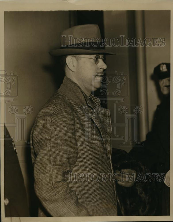 1939 Press Photo New York TR Iserman board current to meet crash survi ...