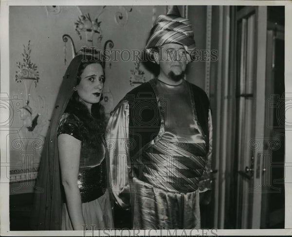 1935 Press Photo New York Gloria Vanderbilt, David Cole Beaux Arts Bal ...