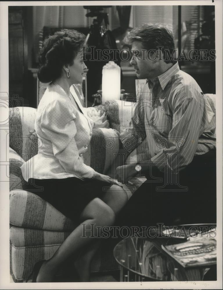 1990 Press Photo Jane Carr and Doug Sheehan on Dear John, on NBC. - sp ...