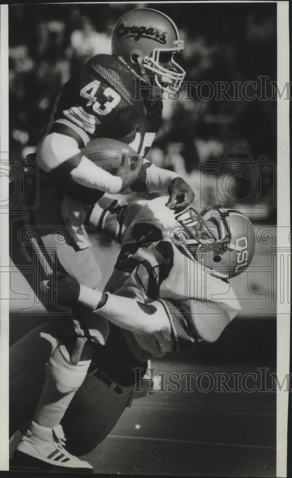 1983 Press Photo Cougars football player Tim Harris goes against OSU o ...